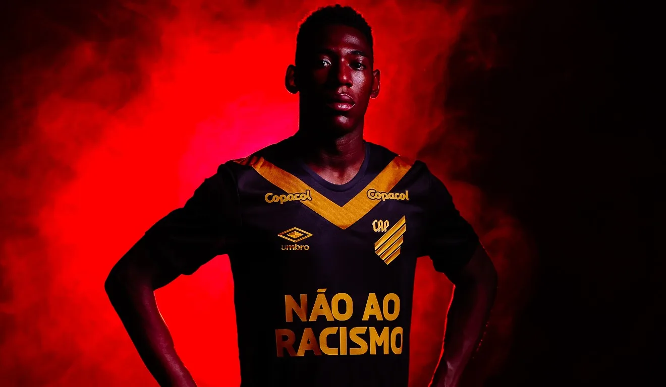 Léo, do Athletico: "Até onde o ser humano pode chegar?"