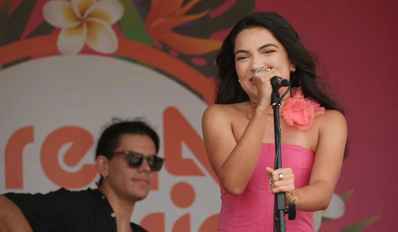 Ana Laura Lopes faz show gratuito na Arena Mundo Ric - Ric.com.br