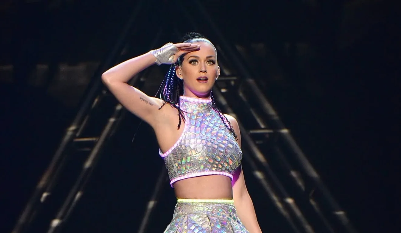 Estrela Katy Perry viaja para o espaço em voo histórico
