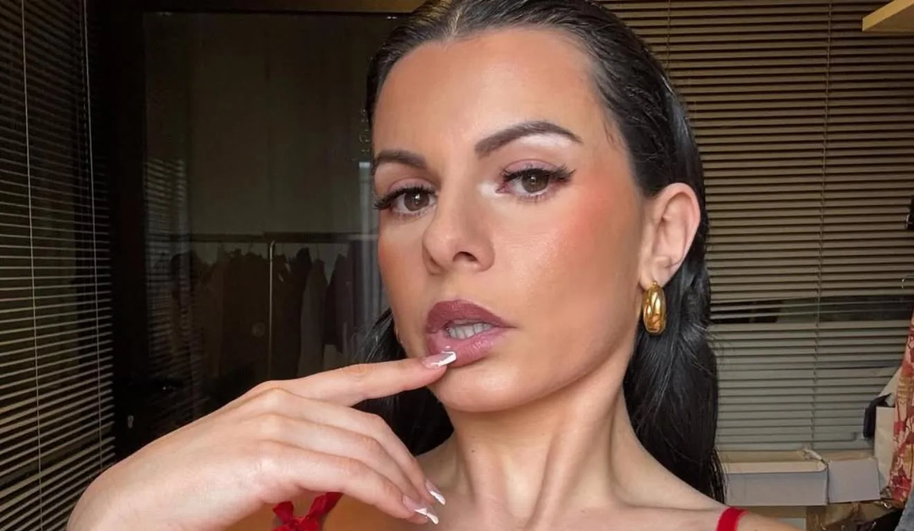 Mulher descobre perfil de professora do filho em plataforma adulta ...