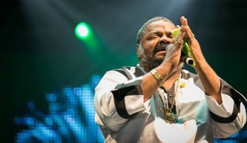 Sepultamento de Arlindo Cruz reúne amigos e ícones do samba - Ric.com.br