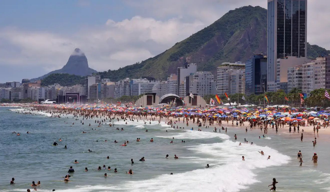 Queda de avião em Copacabana: corpo de piloto é encontrado - Ric.com.br