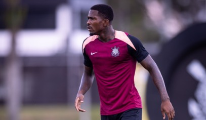Athletico abre negociações para trazer zagueiro do Corinthians