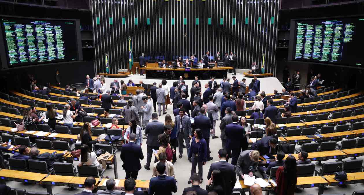 Fim da escala 6x1 na Câmara: acompanhe votação ao vivo