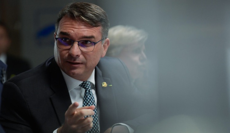 Flávio Bolsonaro acusa PT de agir contra CPI do Master - Ric.com.br